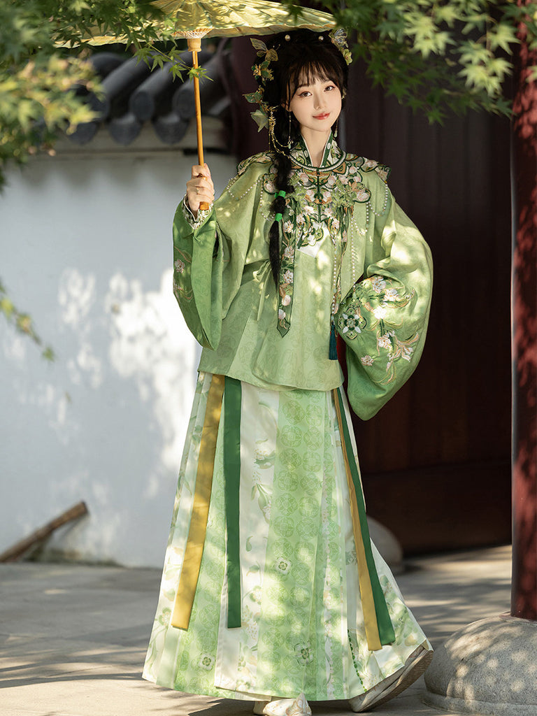 Ming Dynasty Hanfu Set with Cloud Collar & Mamian Skirt in Yellow | Qi ...