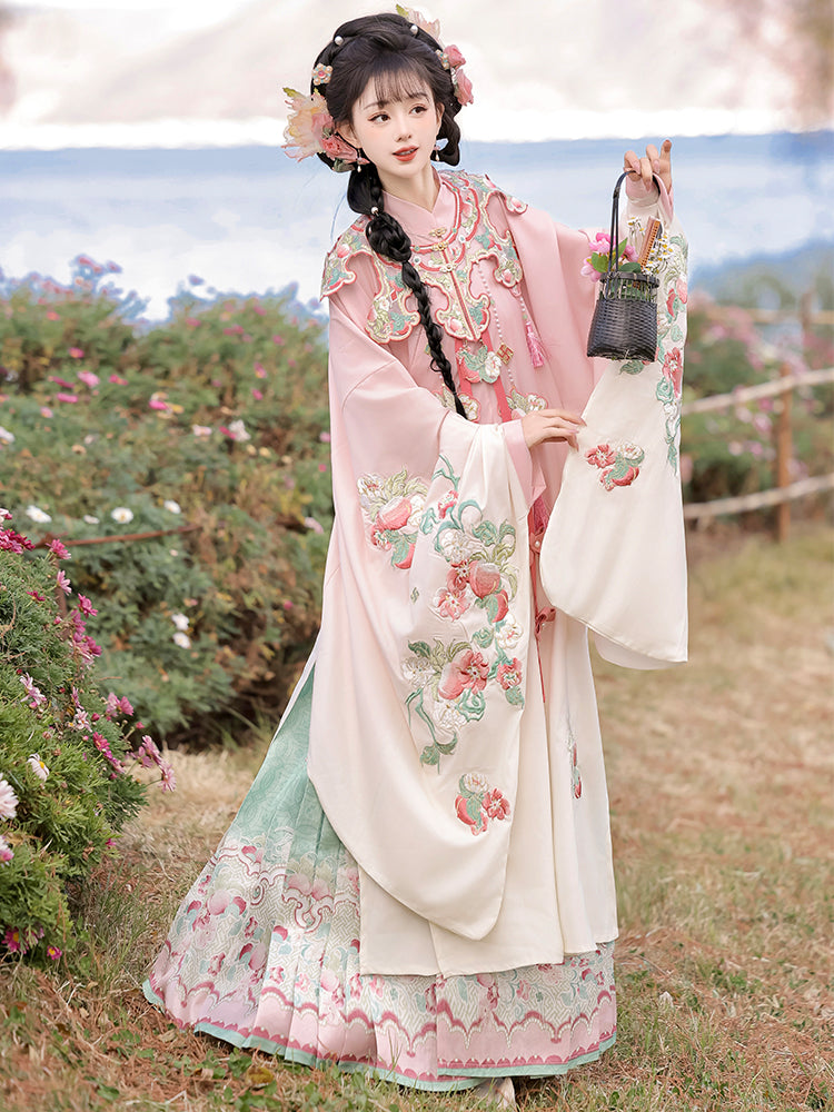 Jade Peach 金镶玉桃 - Cloud Collar & Mamianqun Ming Dynasty Hanfu Set ...