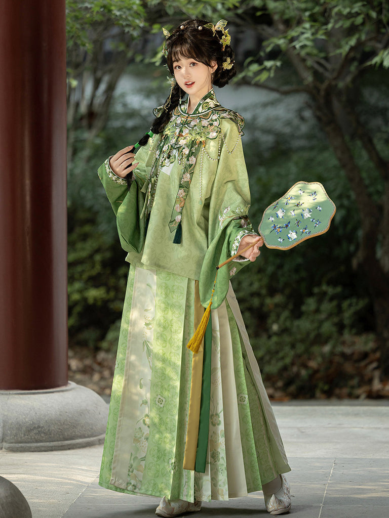 Ming Dynasty Hanfu Set with Cloud Collar & Mamian Skirt in Yellow | Qi ...