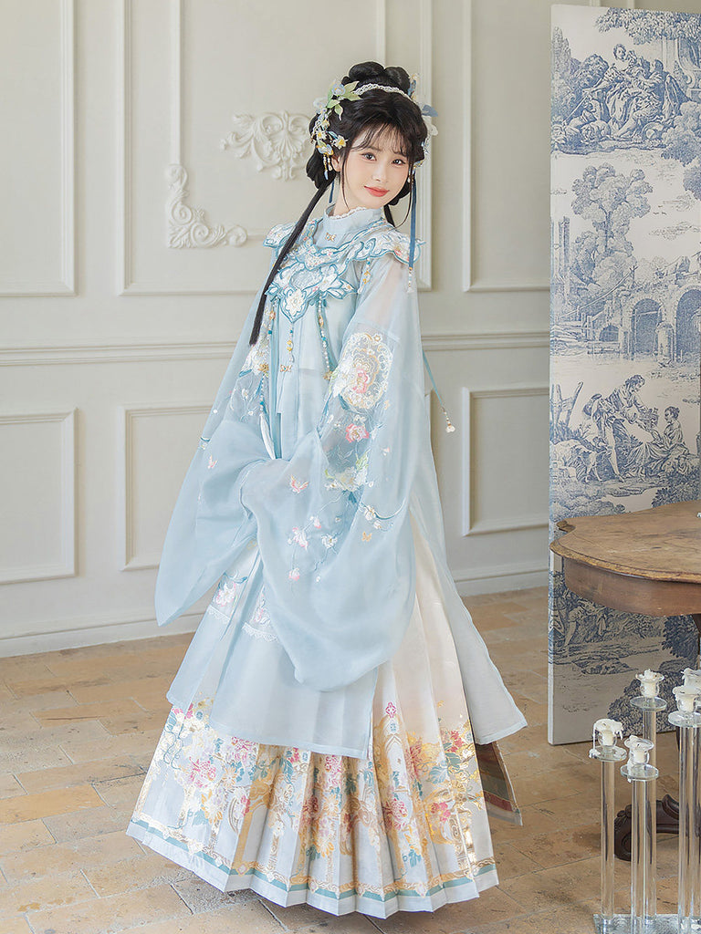Ming Dynasty Hanfu Set with Cloud Collar & Mamian Skirt | Crescent 半月霜 ...