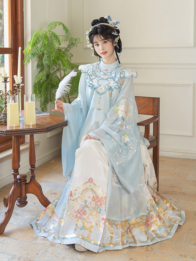 Ming Dynasty Hanfu Set with Cloud Collar & Mamian Skirt | Crescent 半月霜 ...