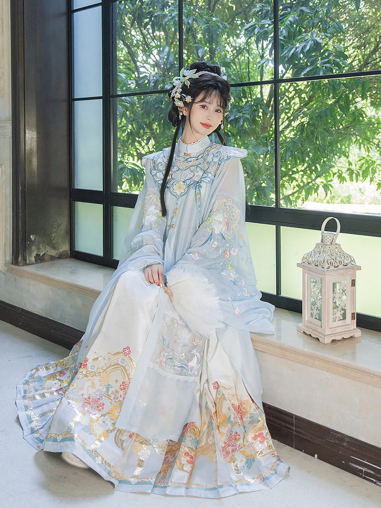Ming Dynasty Hanfu Set with Cloud Collar & Mamian Skirt | Crescent 半月霜 ...