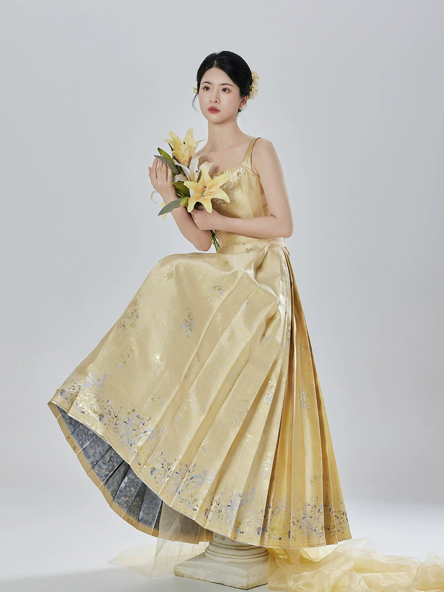 Ming Dynasty Modern Hanfu Bustier and Mamianqun Set - Thousand Golden ...