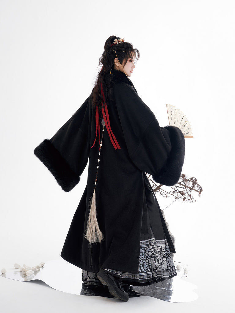 Ming Dynasty Warrior Wuxia Style Fur Coat & Mamian Skirt | Haiyan Heqi ...