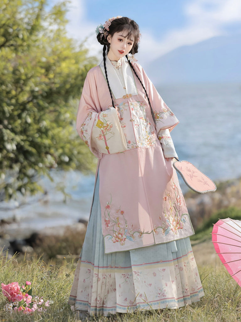 Ming Dynasty Hanfu Set with Robe & Mamian Skirt | Mid Spring 春意浓 ...
