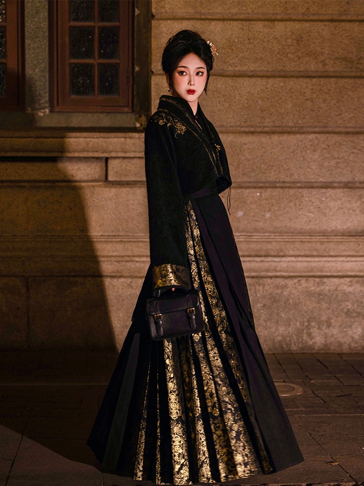Ming Dynasty Modern Hanfu Black Gold-Thread Embroidered Mamian Skirt a ...