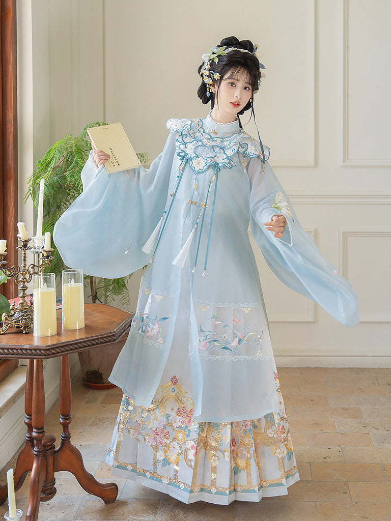 Ming Dynasty Hanfu Set with Cloud Collar & Mamian Skirt | Crescent 半月霜 ...