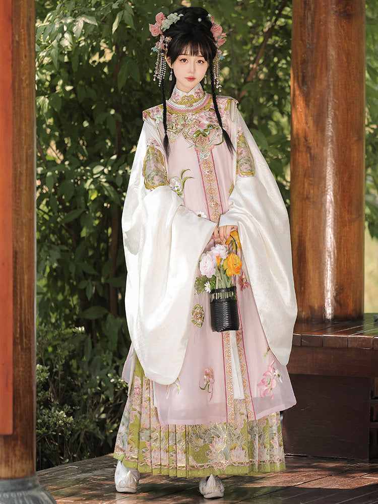 Ming Dynasty Hanfu Set with Embroidered Cloud Collar & Mamian Skirt｜Fu ...