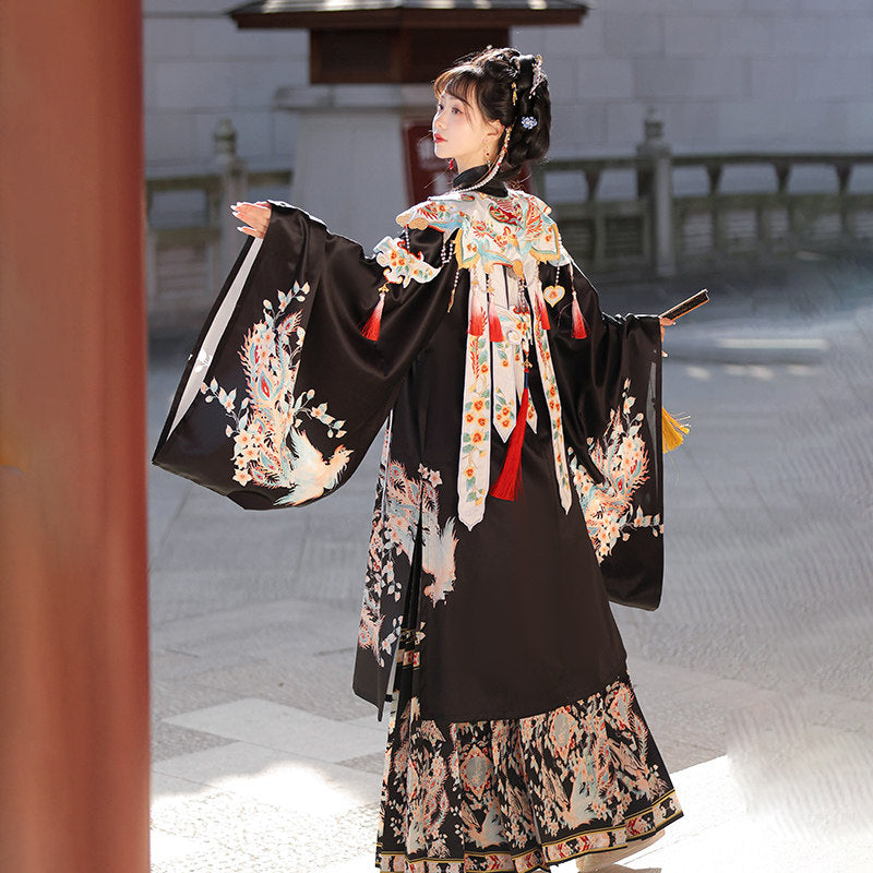 Ming Dynasty Hanfu Set with Embroidered Cloud Collar & Mamian Skirt ...